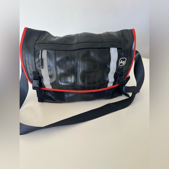 Alchemy Goods | Bags | Alchemy Goods Pike Messenger Bag Black Recycled ...